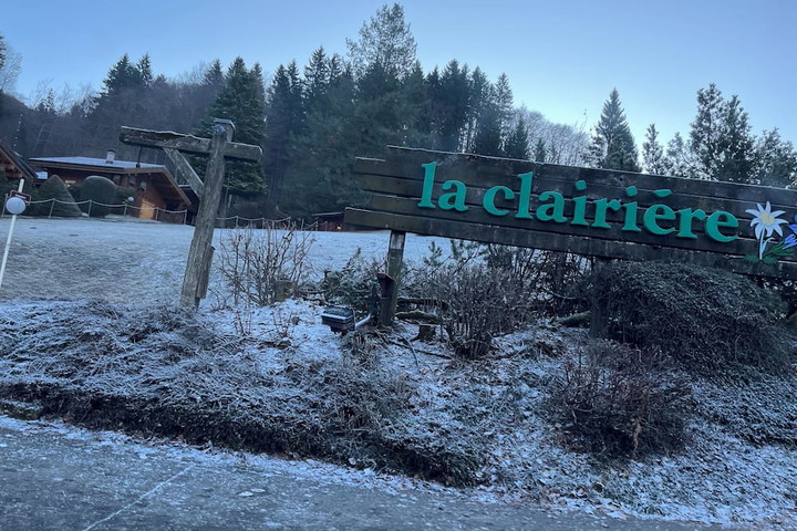 Chalet Reposant En Bord De Forêt, Désolée Animaux Non Admis Et Non Fumeur  Merci - Le Chinaillon