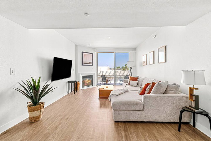 Acacia' Waterfront Full Marina View Walk To Beach Pool Gym Jacuzzi And Sauna - Marina del Rey, CA
