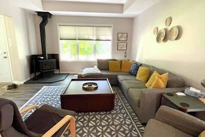 Cozy Matlock Retreat With Wood Stove: Fall Getaways & Ice-fishing Basecamp - Manitoba