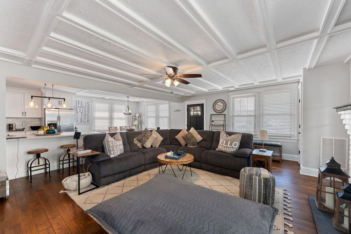 Spacious 5br Home Perfect For Groups! Enjoy A Hot Tub, Private Gym, Basketball Setup, And Outdoor Lounge With Bbq. Includes 8 Jenkinsons Beach Badges For Easy Beach Access, Your Ideal Getaway For Fun And Relaxation. - Sea Girt, NJ