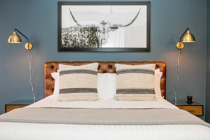 Experience Charming Jacksonville, Or In This 8-bedroom Historic Inn. Enjoy A Wine Country Getaway With 8 Private Bedrooms. Walk To Dining, Shopping, And The Famed Britt Festival Grounds. - Jacksonville, OR