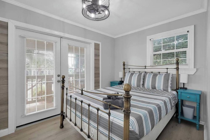 Guesthouse W/ Balcony · Walk To Downtown · Bikes - St. Augustine, FL
