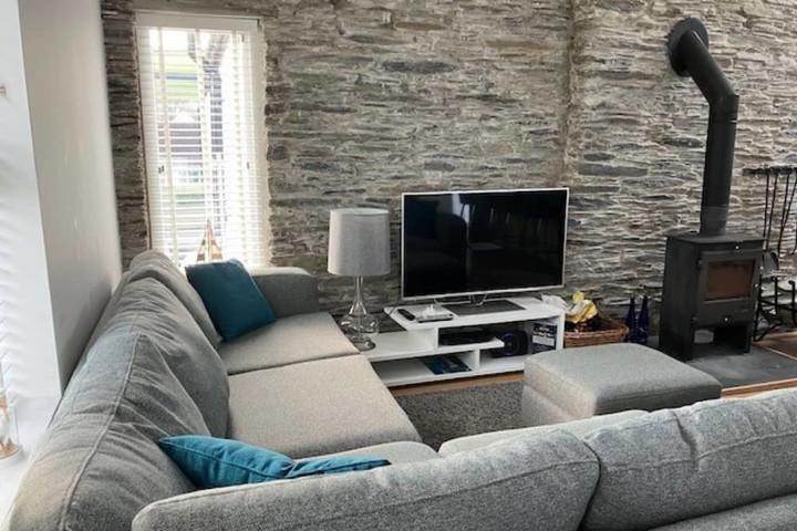 3 Bed Apartment In Lovely Village, Parking & Outside Spaces - Kingsbridge