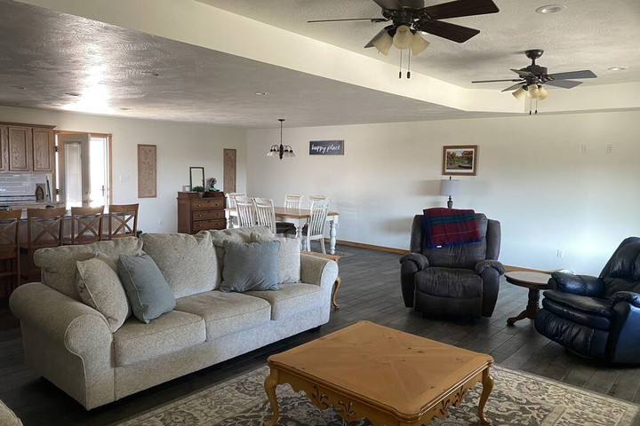 Scenic Riverways Retreat + Bunkhouse Perfect For Families & Groups - Eminence, MO