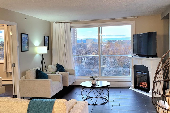 2 Bedroom Condo, Close To River, Hospitals, University, Shopping- Free Parking - Saskatoon