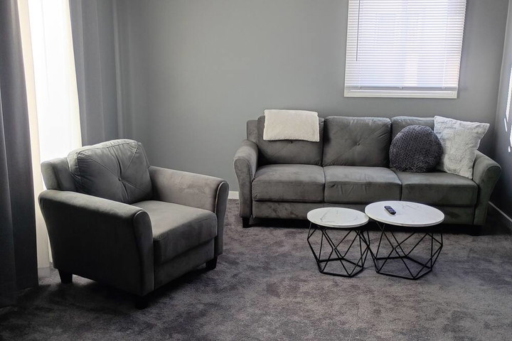 3-bedroom House In Perfect Inkster With Cool Ac Breeze - Livonia, MI