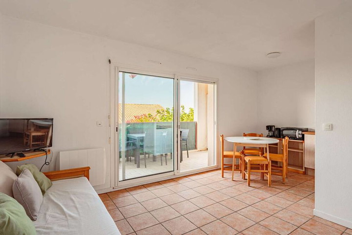 Apartment With Shared Pool, Parking - 4 Guests - Biarritz