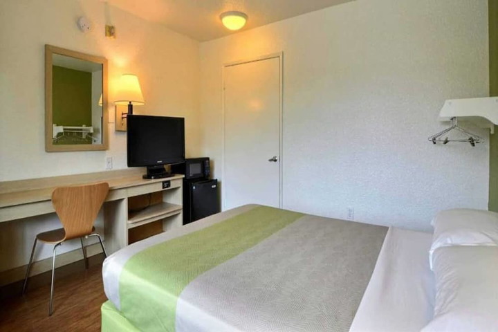 1 Queen Bed | Non-smoking, Mini Fridge - Olympia, WA