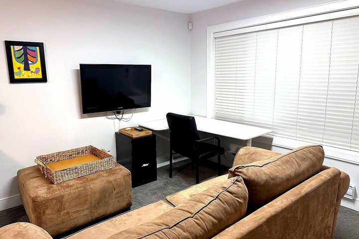 Charming 2 Br 1ba Basement Suit In White Rock With Wifi - Surrey