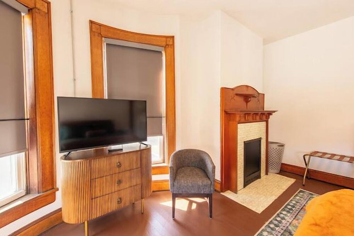 4-bedroom House In Historic Downtown Xenia W/wifi, Ac. Book Your Stay Now! - Yellow Springs, OH