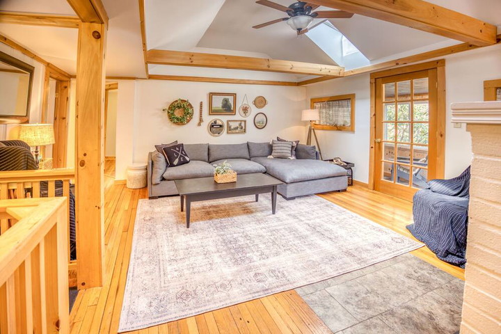 Pine View Cottage, Berkshires Getaway Lake Buel W/ Lake Rights. Pet Friendly! - Great Barrington, MA