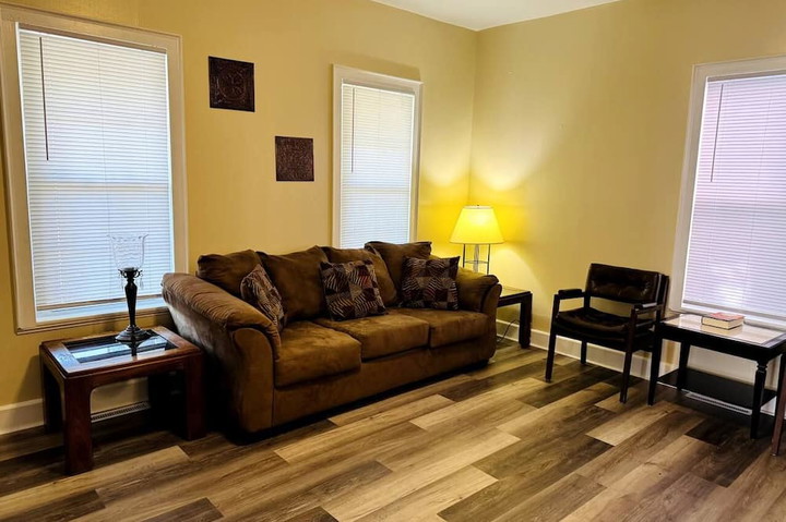 Delightful 4-bedroom House With Ac In Peaceful Kenosha - Kenosha, WI