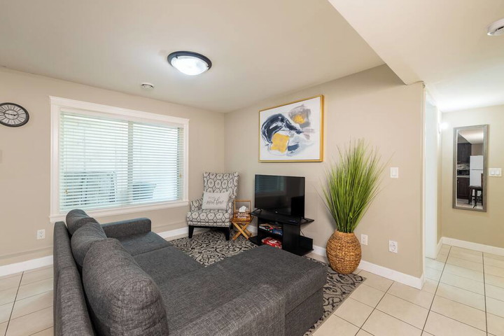 Luxury 2 Bedroom Surrey Basement Suite, Sleeps 6 - 新西敏