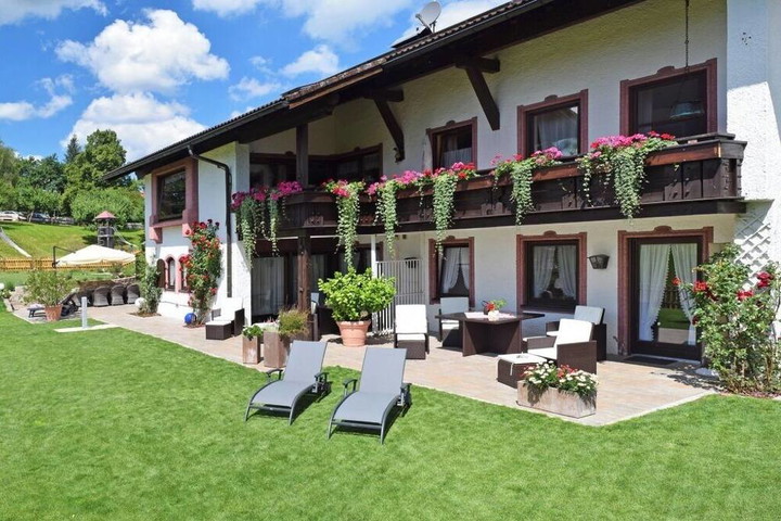Nature & Wellness: Sauna, Pool, Mountain Scenery & Fenced Garden! - Immenstadt