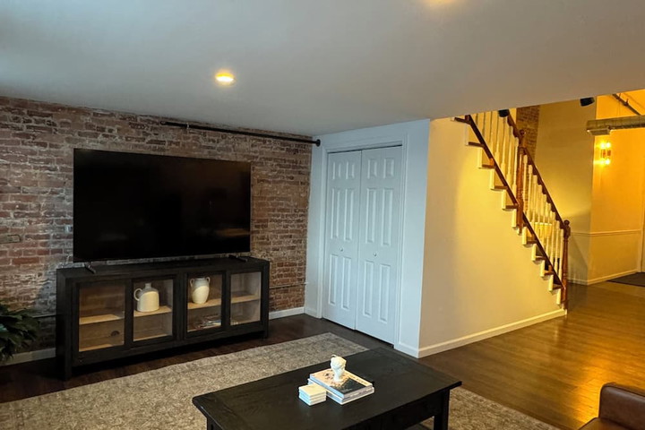 True Loft At Baggs Square-walking Distance To Wynn Hospital - Utica, NY