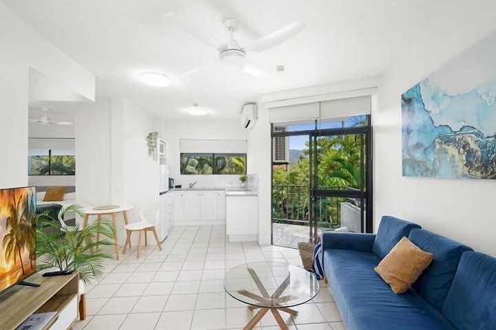 Luxurious Studio With Lush Mountain Views - Trinity Beach