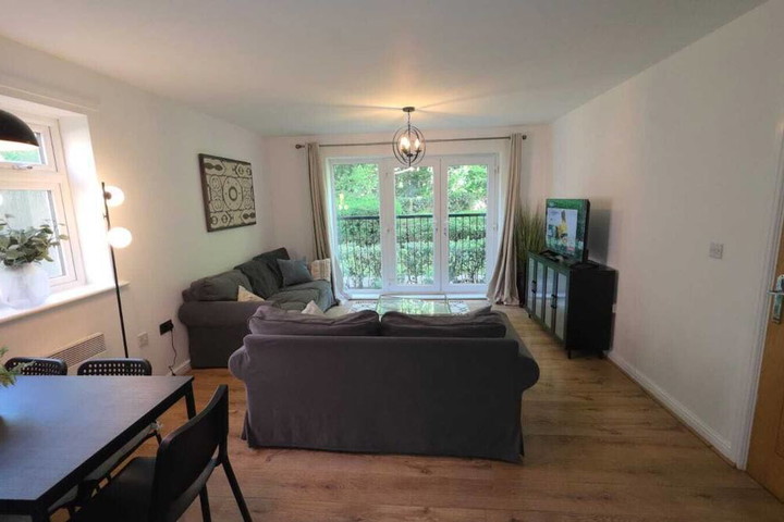 Modern Ground Flat 2 Beds And 2 Sofa Beds - Cardiff