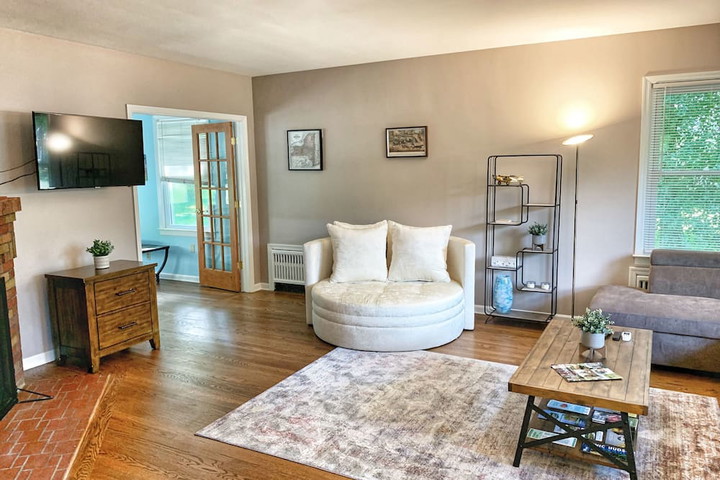 Stunning .5 Acre Family-friendly Home, Near Everything In The Heart Of Beacon Ny - Newburgh, NY