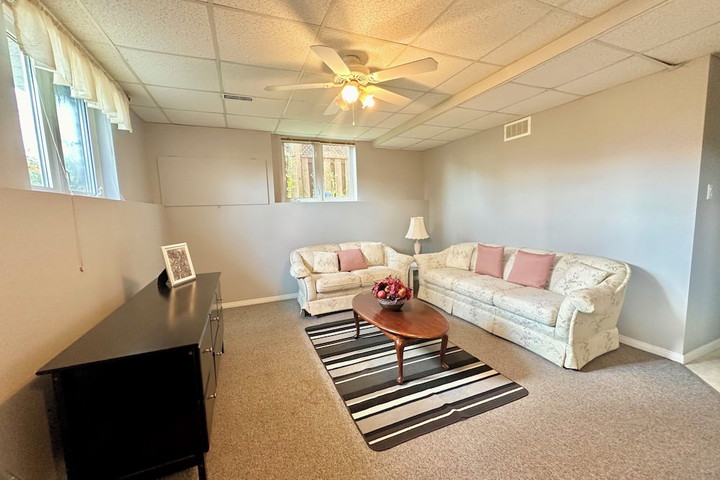 Elegant Spacious Private Unit W/free Parking. Perfect For Family Stay! - Ottawa