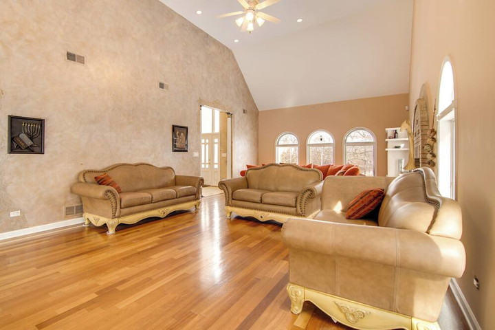 Relaxing Sauna: Hoffman Estates Villa In Elgin! - Elgin, IL