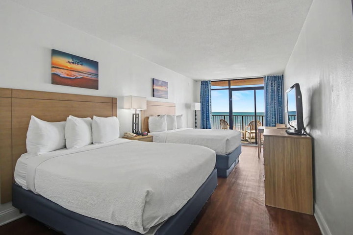 Oceanfront Two Queen Room + Beach + Dog Friendly - Myrtle Beach, SC
