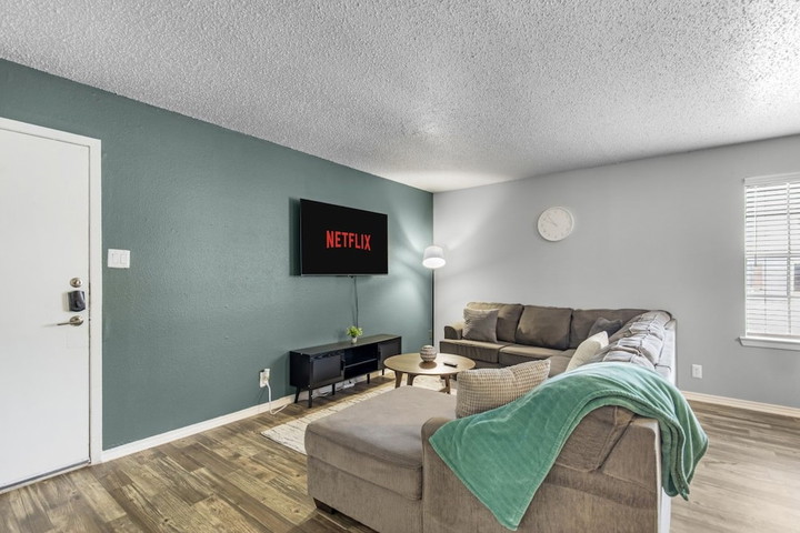 2 Min At&t Stadium Walk | Cozy & Clean 2br Apt - アーリントン, TX