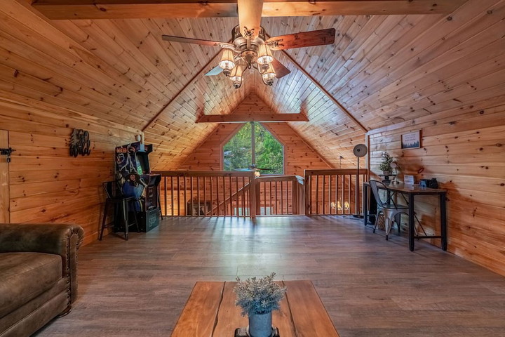 Cabin Next To Douglas Lake With Hot Tub And Multicade - Dandridge, TN