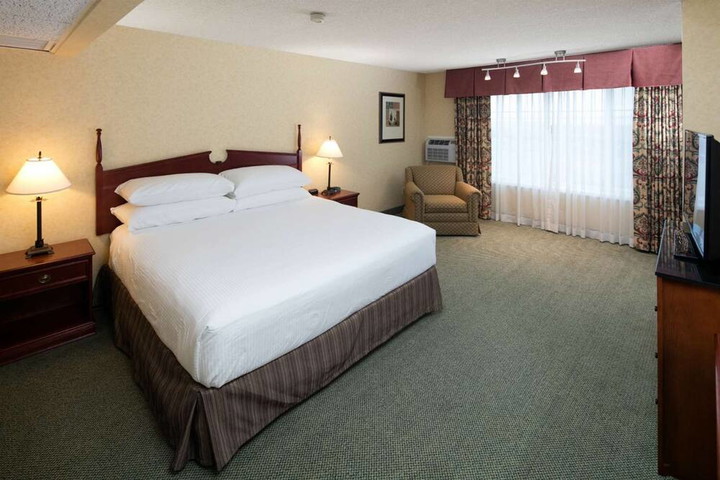2 Units | Bright & Inviting Two Room Suite Ideal For A Relaxing Stay In Eureka - Eureka