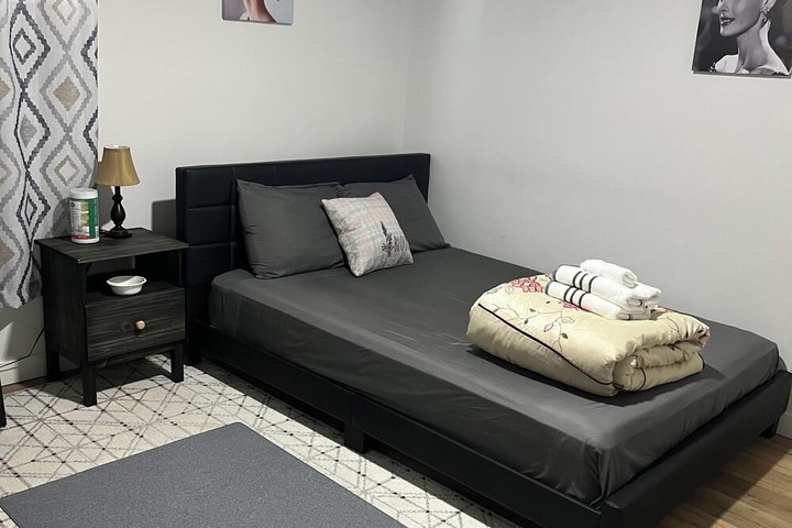 Spacious Room Near Chestermere Lake - 艾伯塔