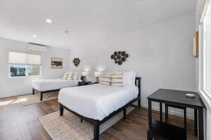 South O Bungalow 12 - Deluxe Double Ada Studio + Xl Private Patio - Carlsbad, CA