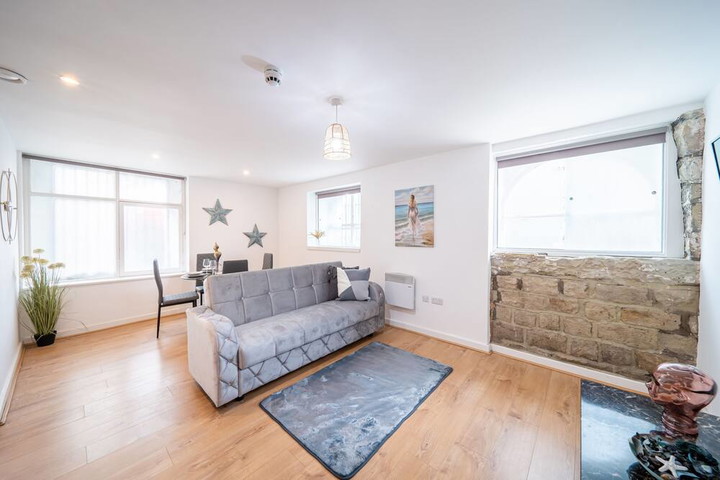 Work-ready Apartment Near Kirkstall Shops - Leeds