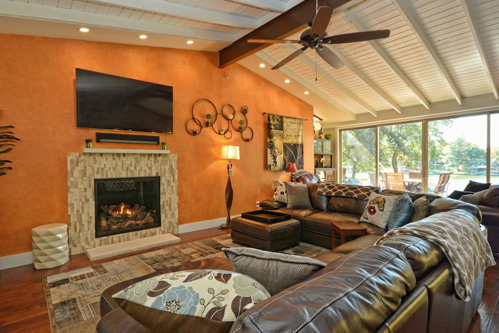 Lake Lbjs Most Popular Luxury Home // Boat Rental On-site & Tons Of Amenities! - Kingsland, TX