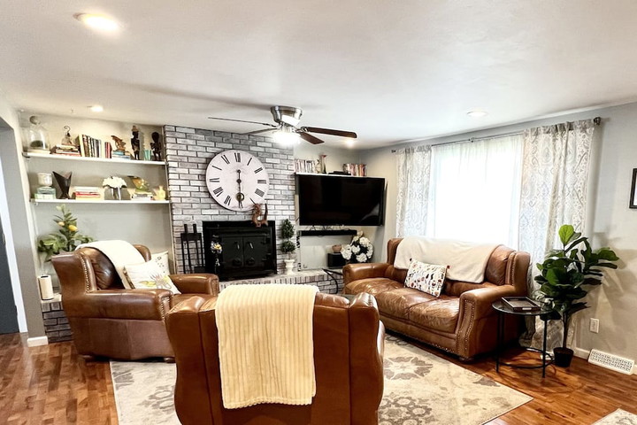 Cozy & Stylish Home Near Lake Loveland - 러브랜드