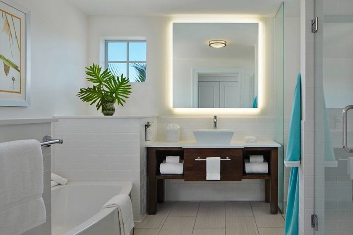 Classic King Room At Marker Key West Harbor - 3 Onsite Pools & Pet-friendly - Key West, FL