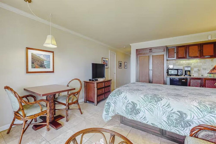 Beautiful Ocean View With Free Parking & Top Floor - Kauai, HI