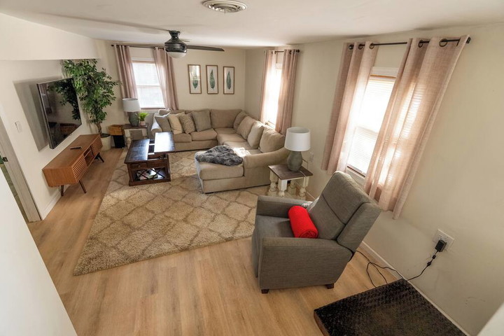 Private Hot Tub, Deep Pool, Fire Pit, 3 King, 1 Queen, Tv!! - Raleigh, NC