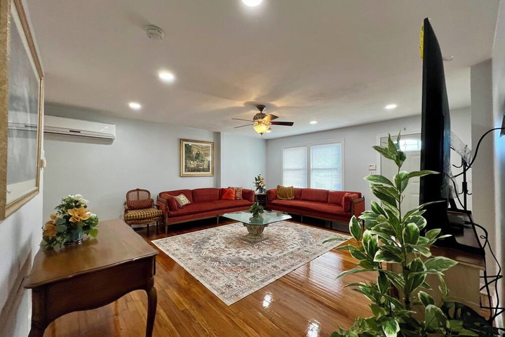 Spacious Sherwood Coastal Retreat 4-bedroom House In Norfolk Beaches & Parks.. - Norfolk, VA