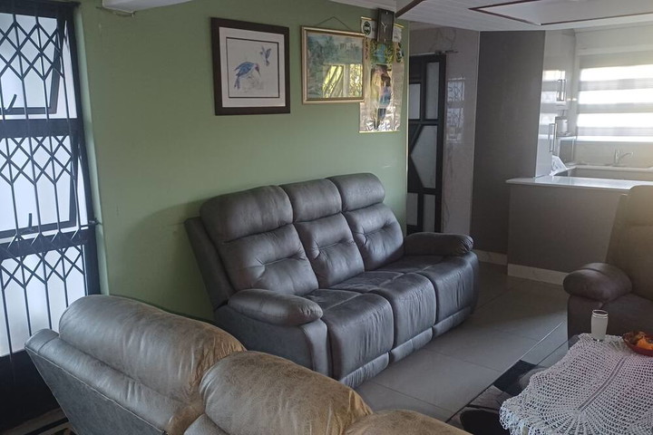 Enjoyable 3-bedroom Townhome With Ac In Vibrant Durban - Pinetown