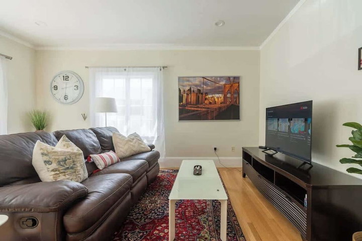 Uptown Oakland Stylish 2br | Parking + Near Shops & Dining - Oakland, CA