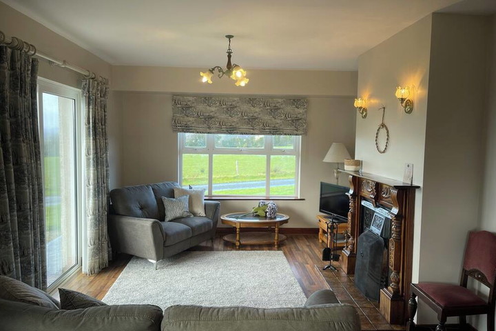 Cassidy Cottages.  Cosy 3-bedroom Cottage, With Lake Views And Free Wifi. - Fermanagh