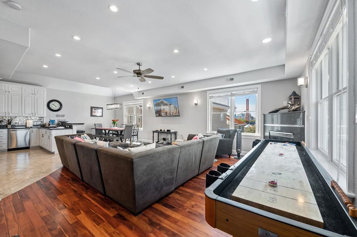 7 Beds! One Block From New Surf Wave Pool And Beach!  Bikes Included! - Virginia Beach, VA