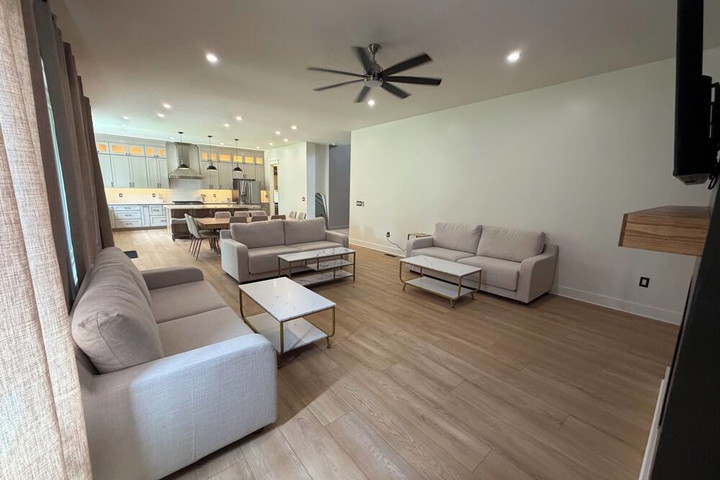 Newly Built Spacious Luxury 5br Home, 4 King Beds. - Durham