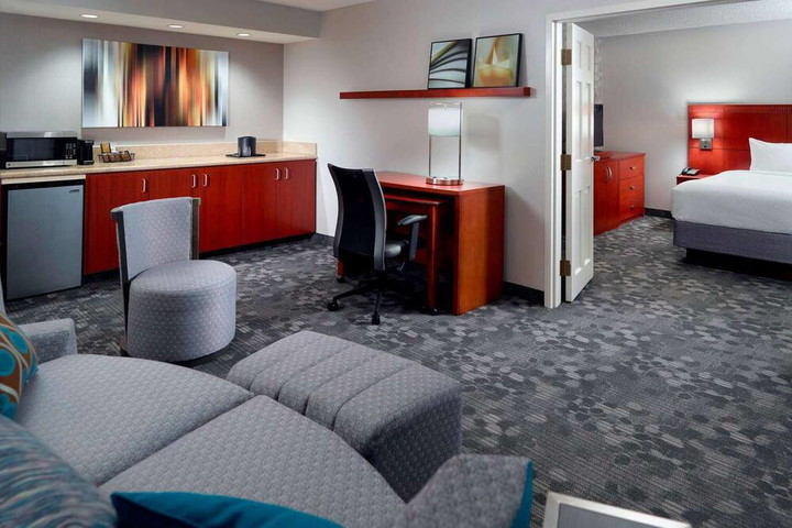 Modern Hotel Stay | Pool, Gym & Free Wifi In Midtown Atlanta - Atlanta, GA