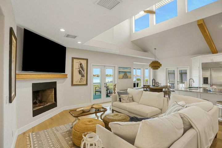 Secluded Waterfront Luxury With Pool, Spa & Sunset Views - Tarpon Springs, FL