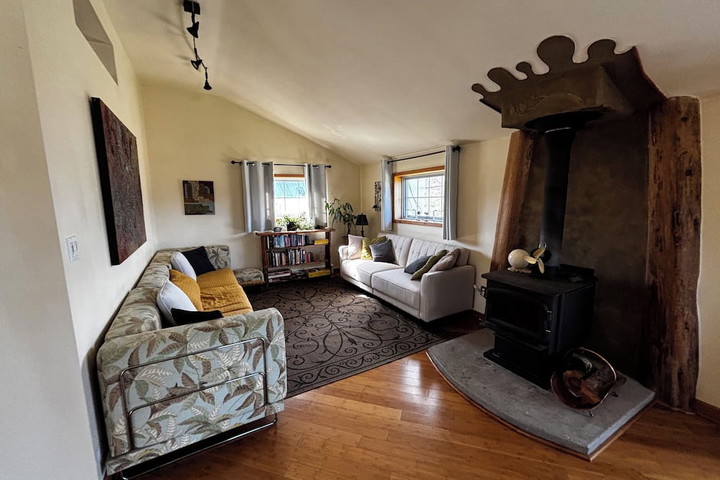 A Barndominium Retreat On The Edge Of Nature - Comox