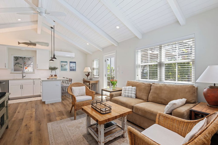 Downtown But Secluded Cottage - Santa Barbara, CA