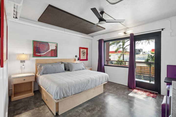 Boutique Vera Hotel Room 202: King Room In The Heart Of Folly Beach - Folly Beach, SC