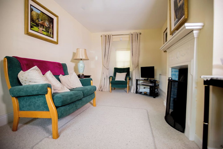 Beautiful 200 Year Old Thatched Cottage In The Picturesque Village Of Adare - Limerick