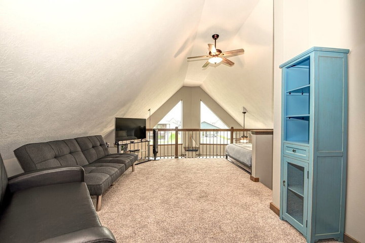 Okoboji Oasis: High-end Cabin With Pool, Fire Pit, And Two King Beds - Okoboji, IA