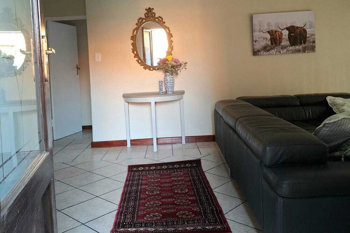 Secure 4-bedroom Lakeside Cottage  Monthly Rental In Pretoria, South Africa - 